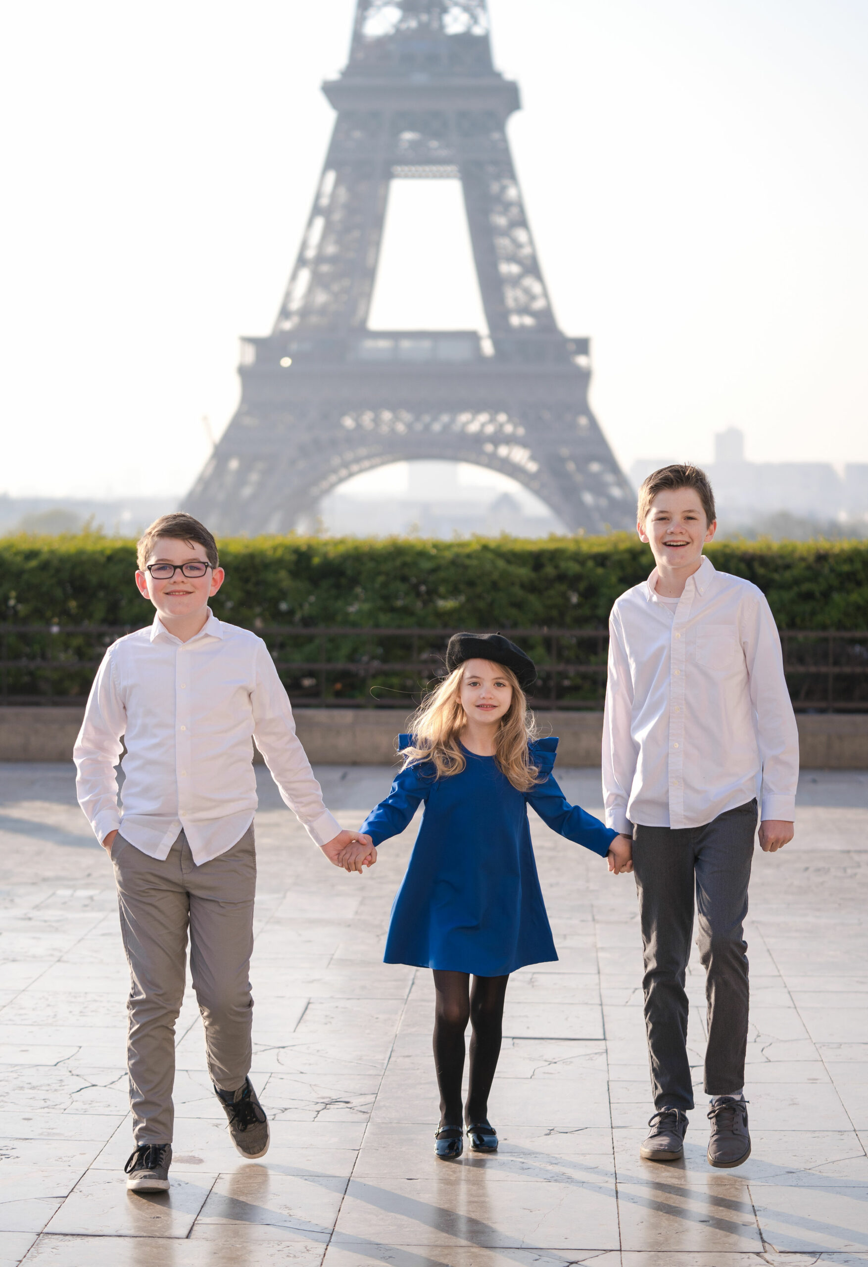 Family photos at Trocadero - Pictours™ Paris Photography